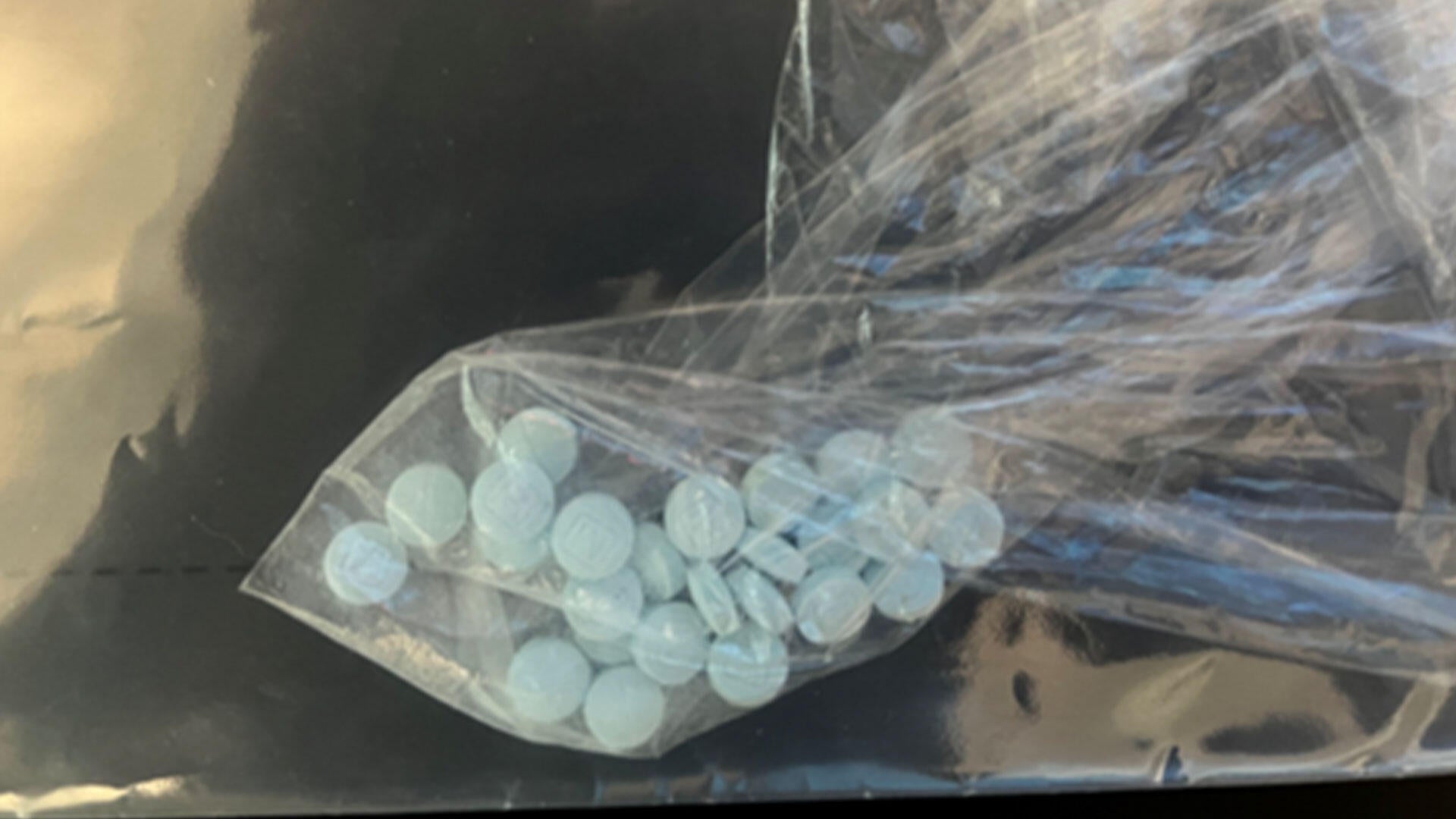 What is fentanyl, and how is it made? CBS New York goes inside a DEA ...