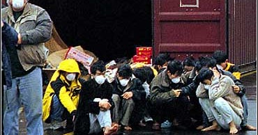 Smuggling Human Cargo - CBS News