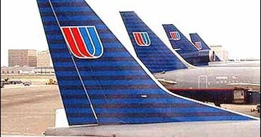 UAL Accepts Pay Raise For Mechanics - CBS News