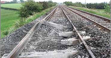 N. Ireland Bomb Damages Rail Line - CBS News