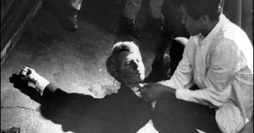 LAPD Sorry for Exhibiting RFK's Death Garb - CBS News