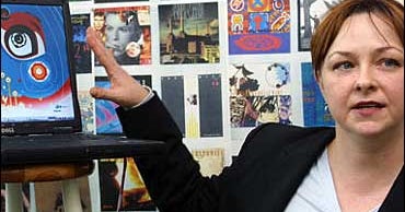 Microsoft Wooing Screenagers - CBS News