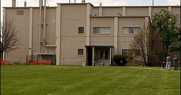 Anthrax Probe Shuts Army Lab - CBS News