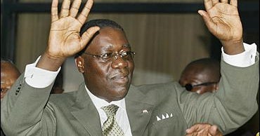 Liberia Swears In New Leader - CBS News