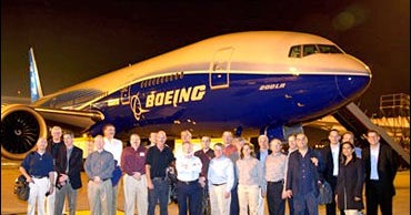 Jet Sets New Nonstop Flight Mark - CBS News