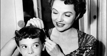 'Father Knows Best' Actress Wyatt Dies - CBS News