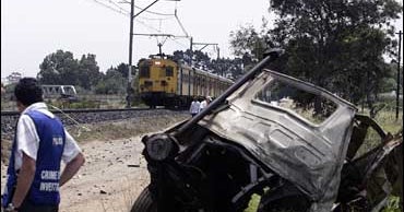 27 Dead In South Africa Train Crash - CBS News