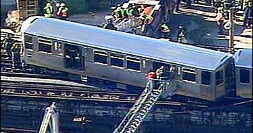 Cars Derail On Chicago Elevated Train - CBS News