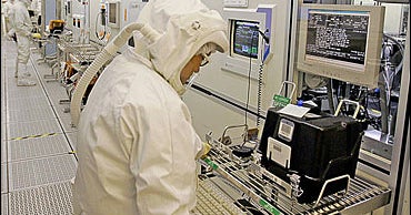California Leads Way In Tech Industry - CBS News