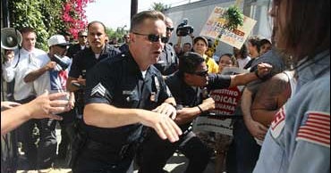 Feds Raid L.A. Medical Marijuana Clinics - CBS News