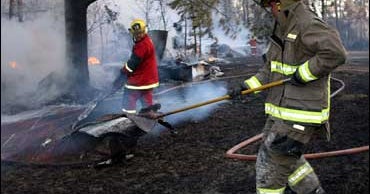 Wind Driven Fires Threaten S.C. Homes - CBS News