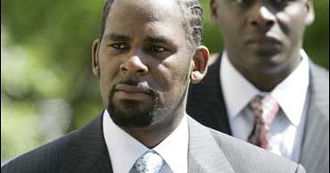 Buzz Briefs: R. Kelly, Michelle Monaghan - CBS News