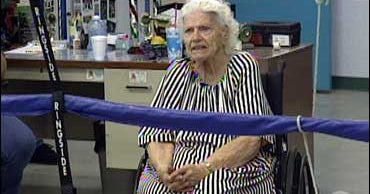 She's A Real Knockout - CBS News