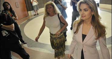 Texas Jury Sides With Mrs. Osteen - CBS News