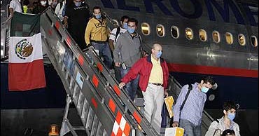 Mexicans Back Home After China Quarantine - CBS News