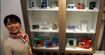 Cafe Risque Gets Religion - CBS News