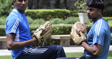 U.S. Pro Debut Nears For Indian Pitchers - CBS News