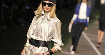 Designer Dresses Made Of Junk - CBS News