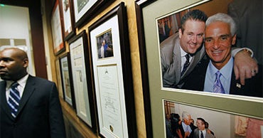 Scott Rothstein Charged with Racketeering - CBS News