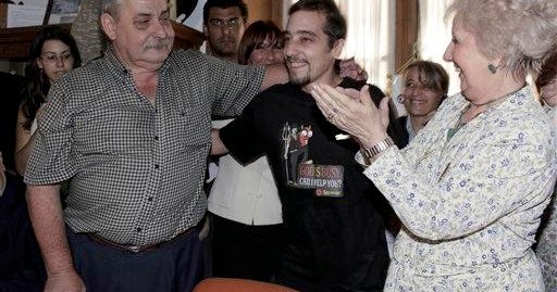 Stolen At Birth, Man Learns Identity - CBS News