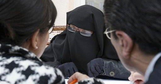 Britney Tops Worst-Dressed List - CBS News