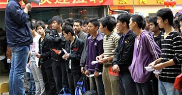 China Seeing Dawn of a Labor Movement? - CBS News