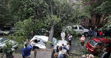 One Dead as Intense Storm Smacks NYC - CBS News