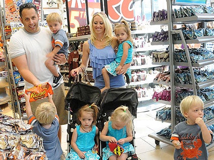 "Raising Sextuplets" Mom Files for Legal Separation from Husband - CBS News