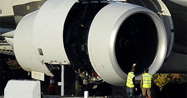 Qantas: Design, Material Likely Caused Explosion - CBS News