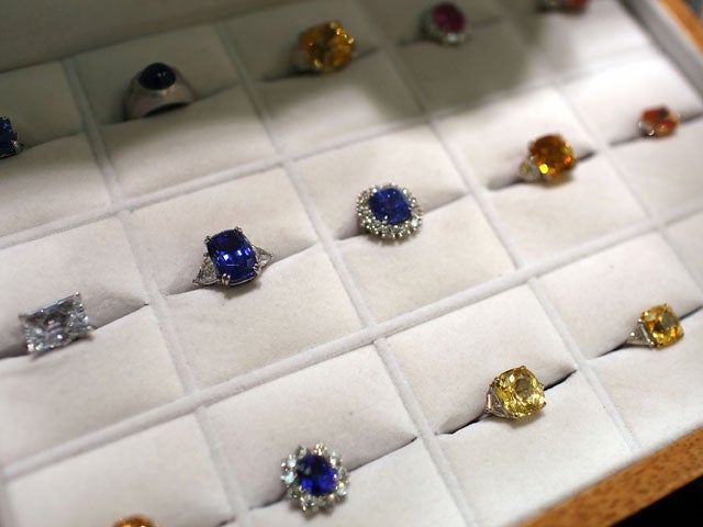 Replicas of Kate Middleton's Ring Have Arrived - CBS News