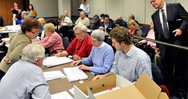 Minnesota Gov. Race Recount Heads into Day Two - CBS News