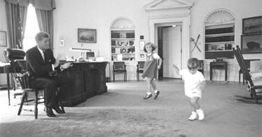 Kennedy Clan Gathers to Honor JFK Inauguration - CBS News