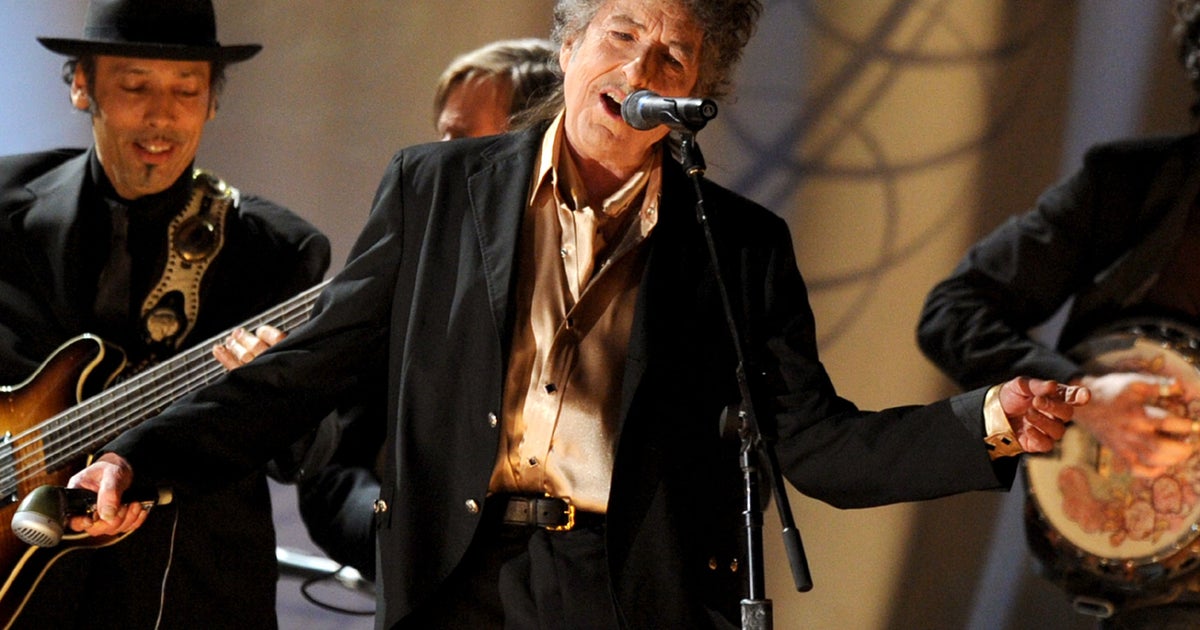Bob Dylan set to perform in Vietnam - CBS News