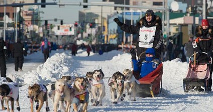 Iditarod Trail Sled Dog Race begins - CBS News