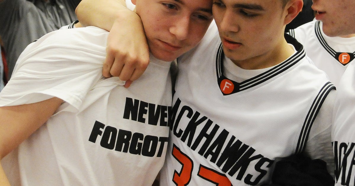 Wes Leonard's team advances to Mich. title game - CBS News