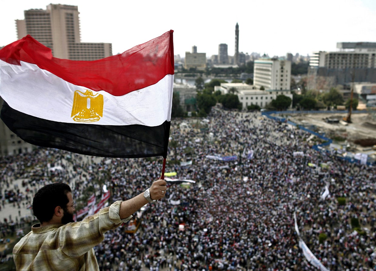 1 killed as Egypt army disperses Cairo protest - CBS News