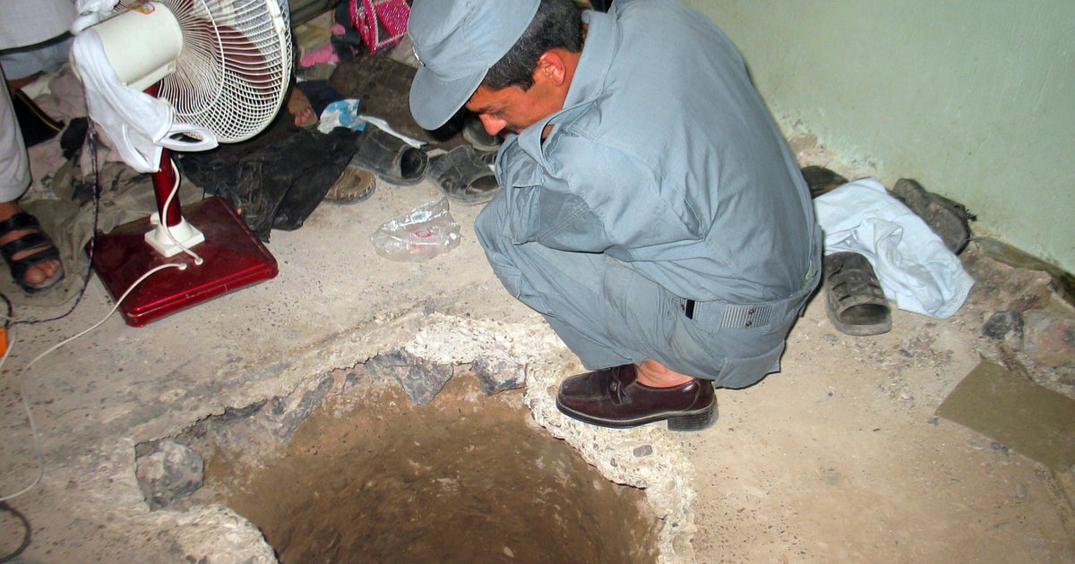 Taliban tunnels nearly 500 out of Afghan prison - CBS News