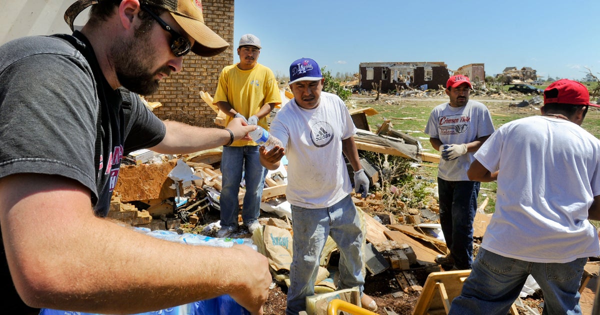 Volunteers help victims in storm-ravaged South - CBS News