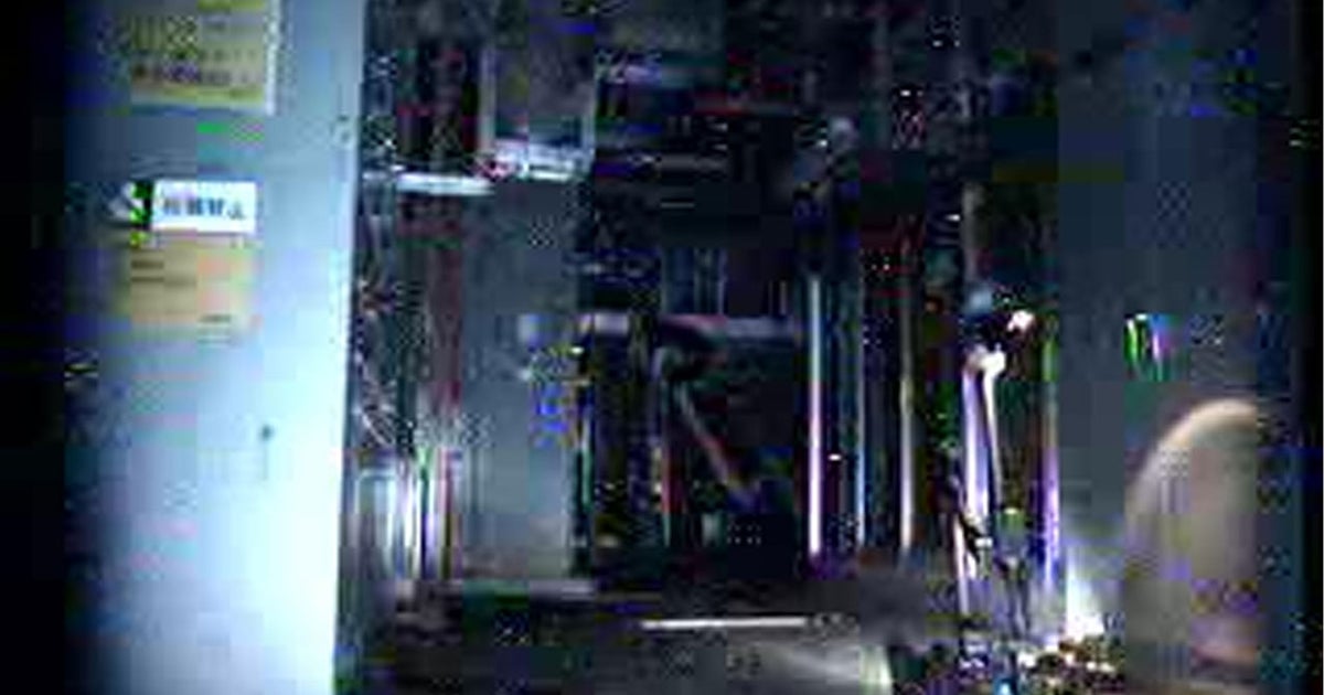 Worker dies at damaged Fukushima nuclear plant - CBS News