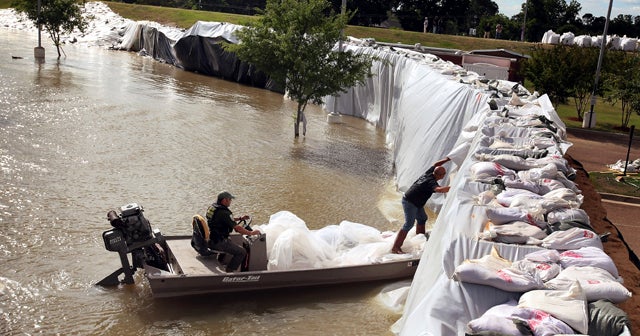 Mississippi River closure could cost millions - CBS News