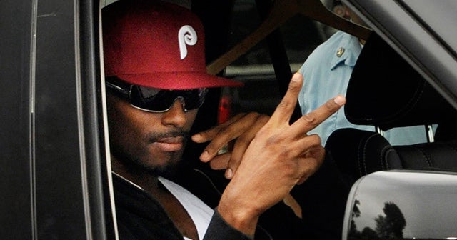 Plaxico Burress' new gig: Anti-gun violence work - CBS News