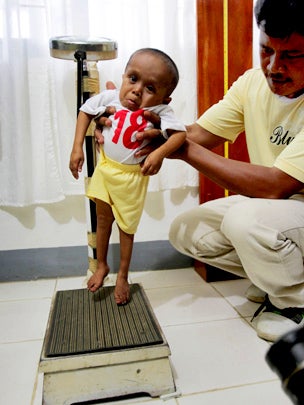 Meet world's shortest man, Junrey Balawing
