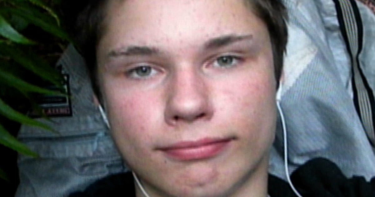 "Barefoot Bandit" Colton Harris-Moore, who stole airplane, leaves ...