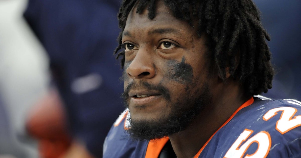 Cops: Girlfriend stabbed NFL DE over cell phones - CBS News