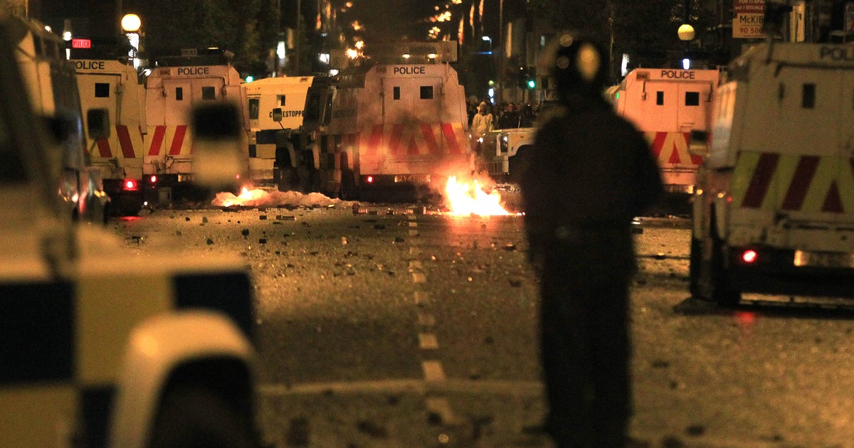 Journalist shot, wounded covering N. Ireland riots - CBS News