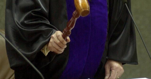 Philly judge has robe stolen while in men's room - CBS News