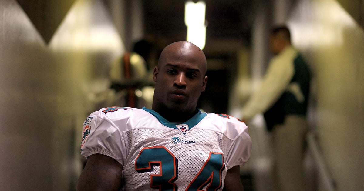 Ravens, Ricky Williams agree to deal - CBS News