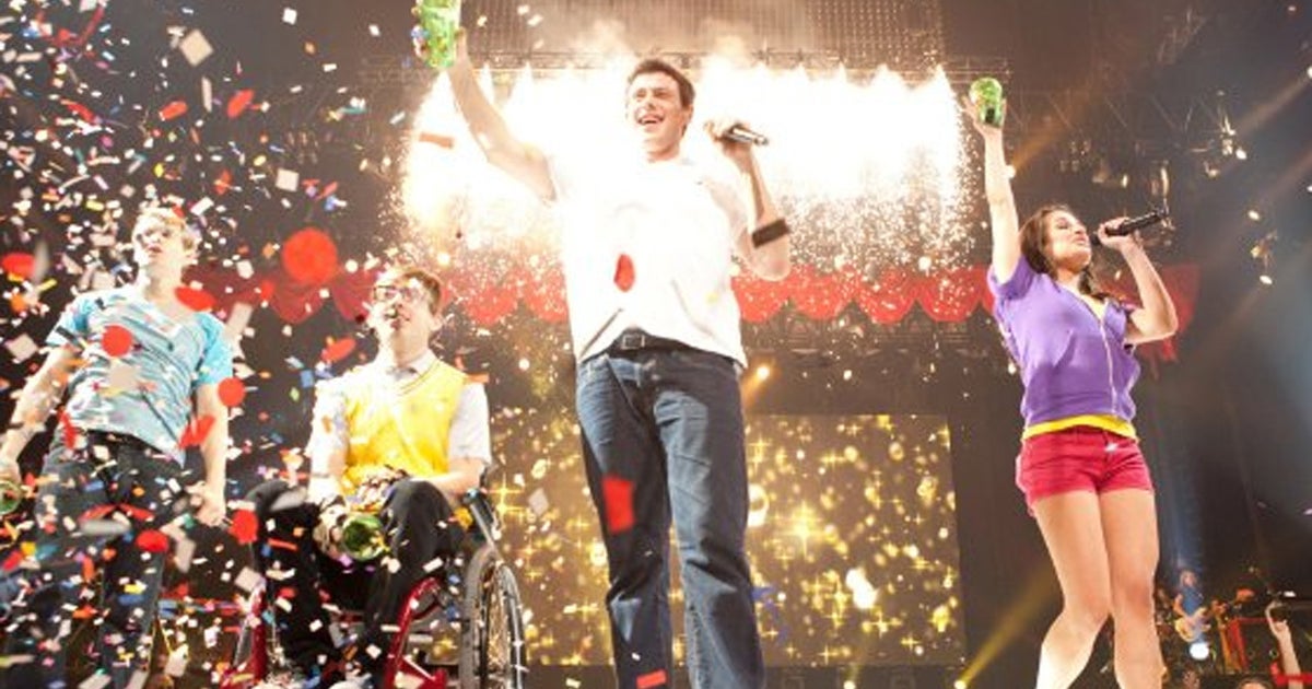 Review: "Glee in 3D" gives fans something to smile about - CBS News