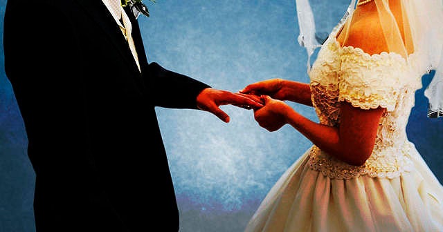 Woman drowns while getting wedding photos taken - CBS News