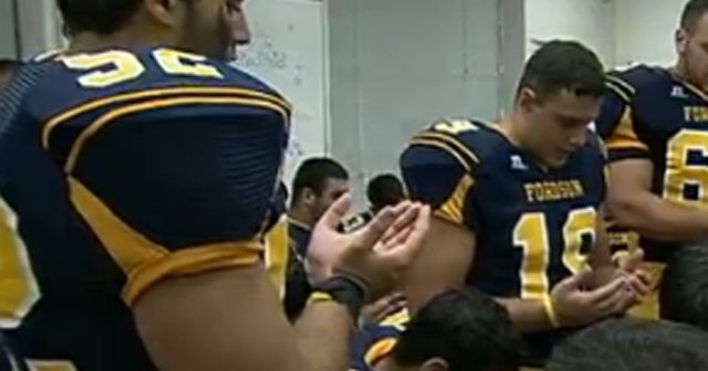 Mich. footballers make changes for Muslim faith - CBS News